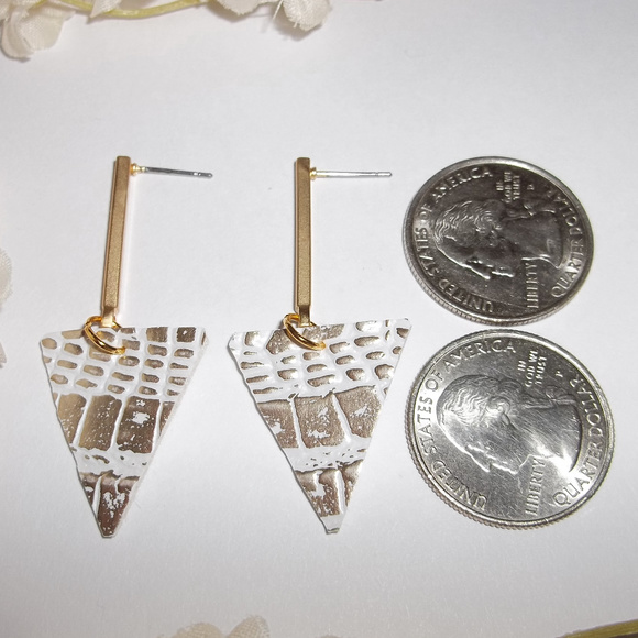 wvluckygirl | Jewelry | Gold White Faux Leather Croc Earrings Post 477 ...
